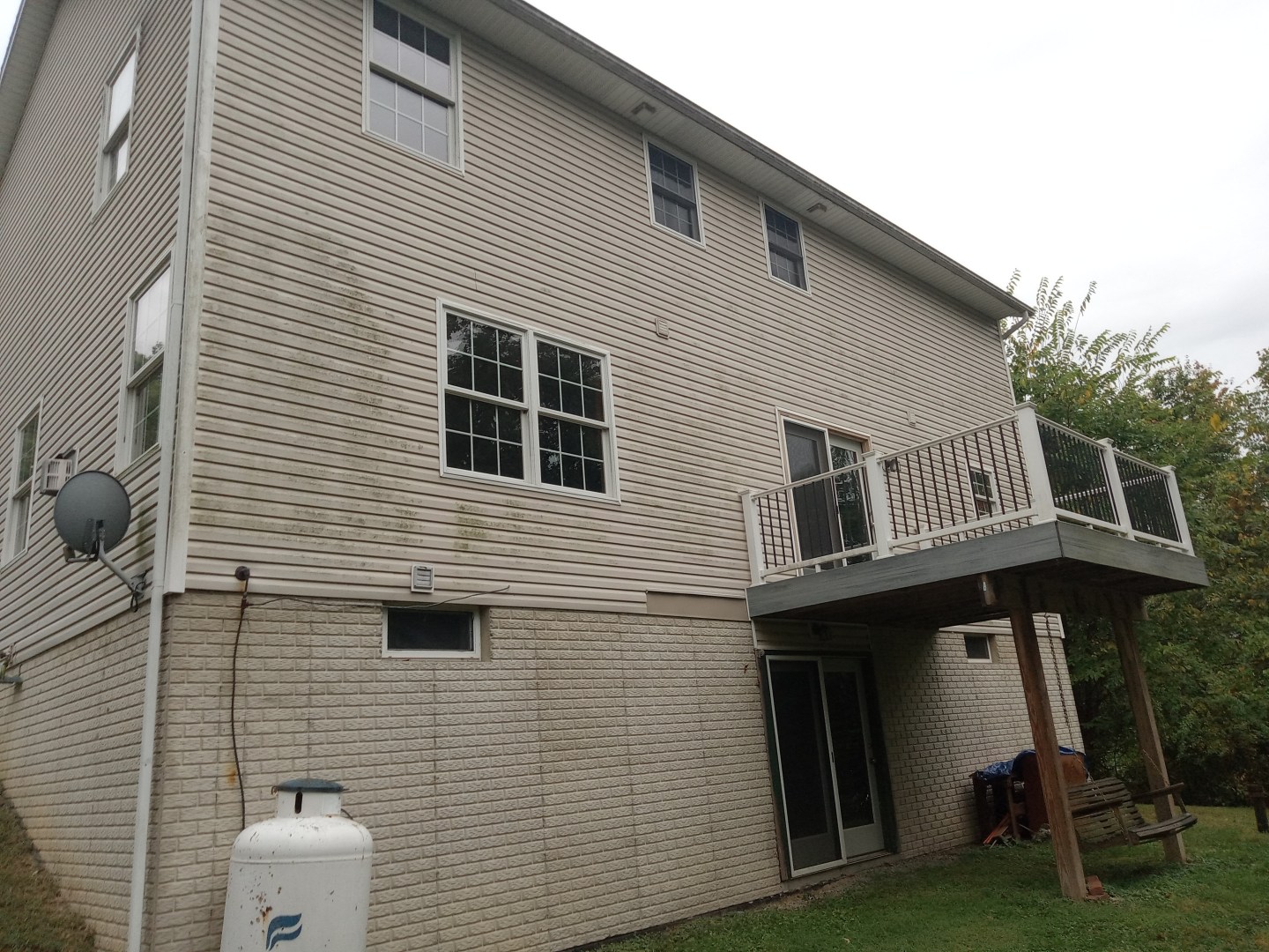 The Ultimate Guide to Soft Washing Siding Safely – So Clean Solutions